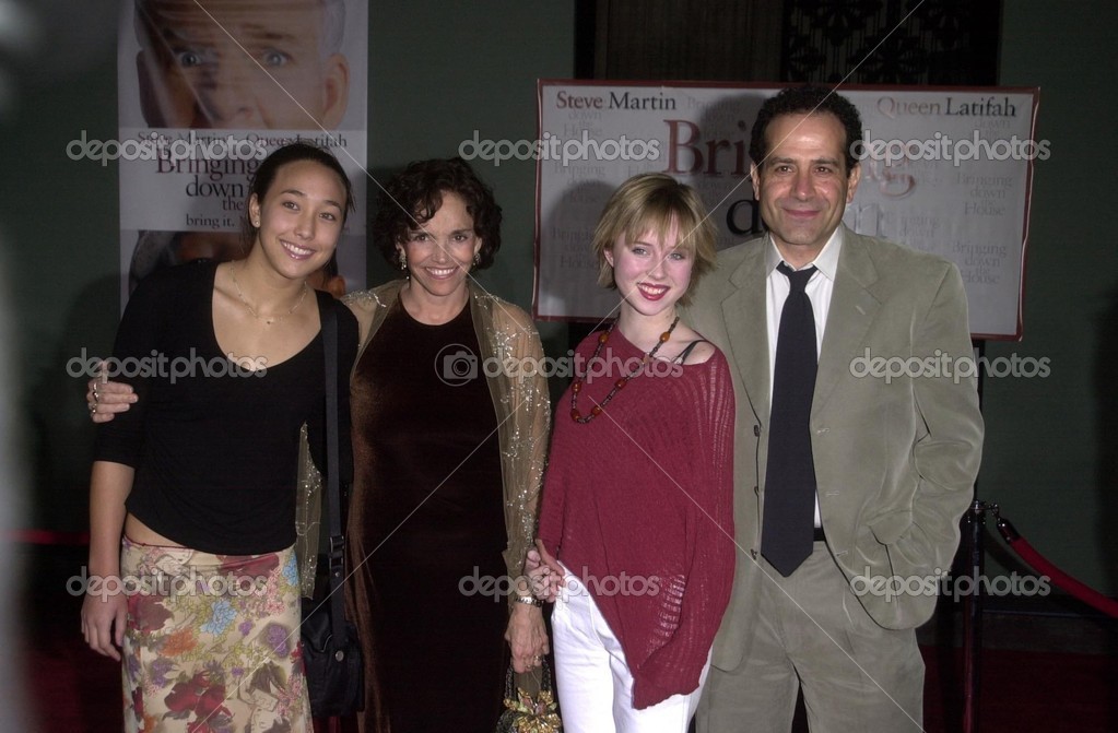 Familia y tony shalhoub — Foto editorial de stock © s_bukley #17725059 Familia y tony shalhoub — Foto editorial de stock © s_bukley #17725059