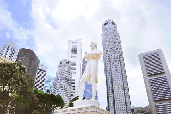 Sir Tomas Stamford Raffles monument Stock Photo by ©joyfull 33448975