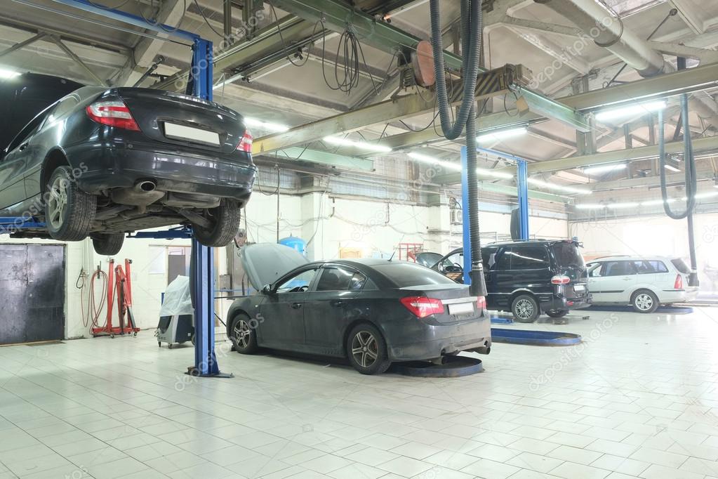 Image of a car repair garage – Stock Editorial Photo © uatp12 #40609263