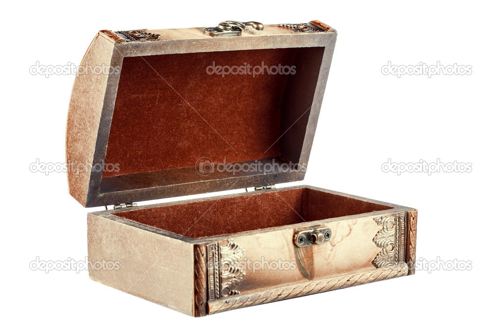 Viejo baúl abierto de madera aislado en blanco — Foto de Stock ...