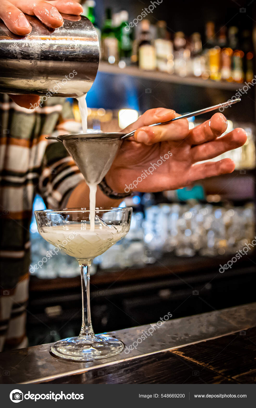 Man Hand Bartender Making Cocktail Bar Counter — Stock Photo © semenovp ...