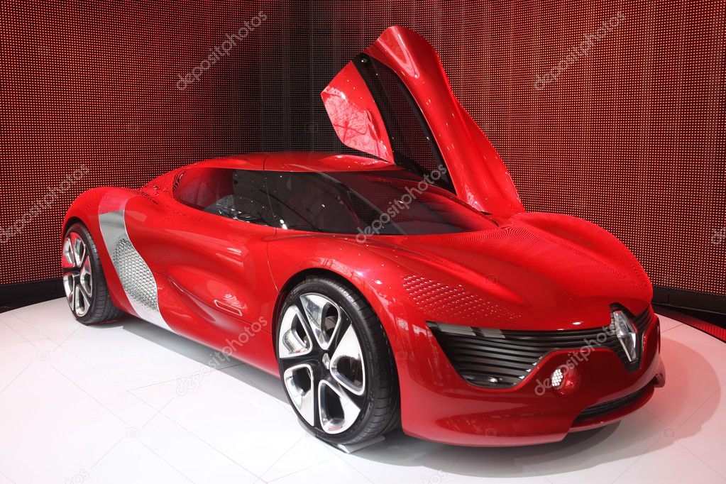 Coche rojo moderno con brillante reflexión sobre él. — Foto editorial ...