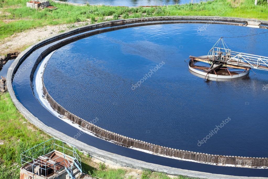 Bassin de décantation primaire de circulaire — Photographie antiksu ...