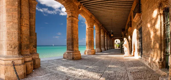 Building with arches and statues - Stock Image - Everypixel