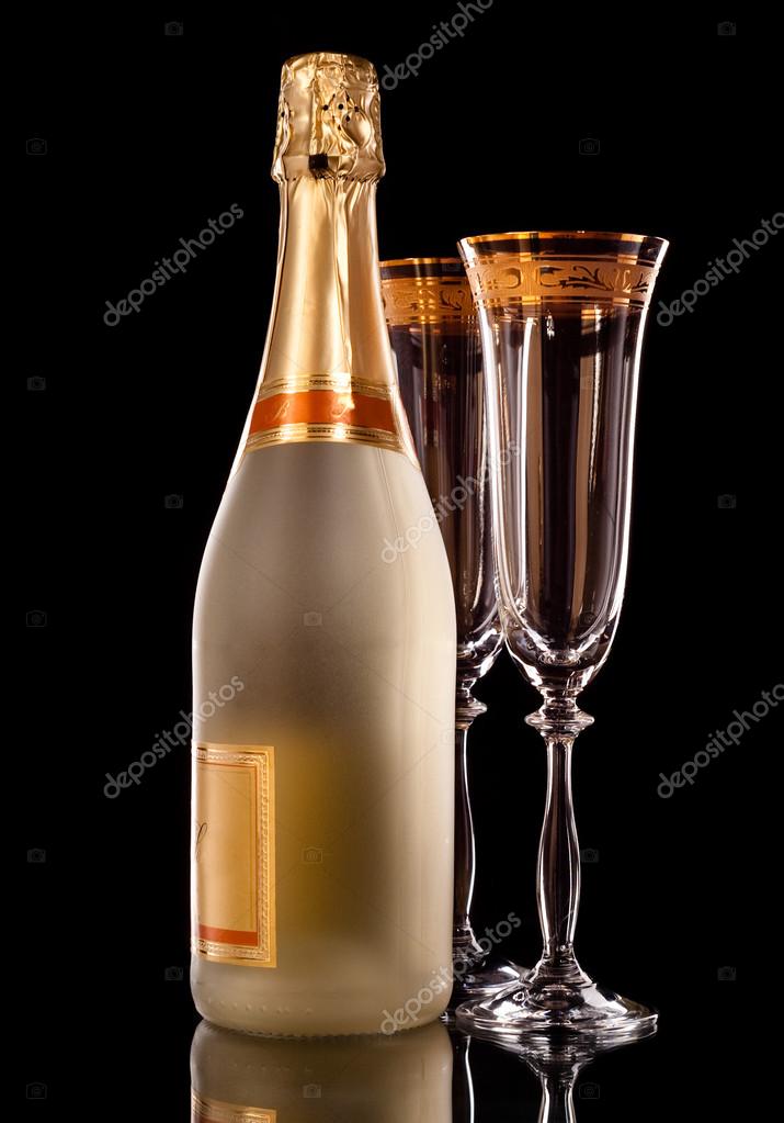 Copas de champán con botella: fotografía de stock © frbird #29895447 ...