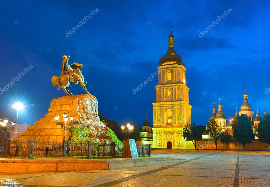 Monument to hetman of Ukraine Bogdan Khmelnitsky and Saint Sophi Stock ...