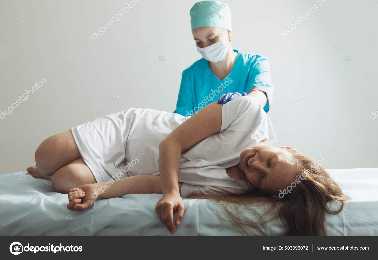 Doctor Process Epidural Nerve Block Pregnant Woman Childbirth — Stock ...