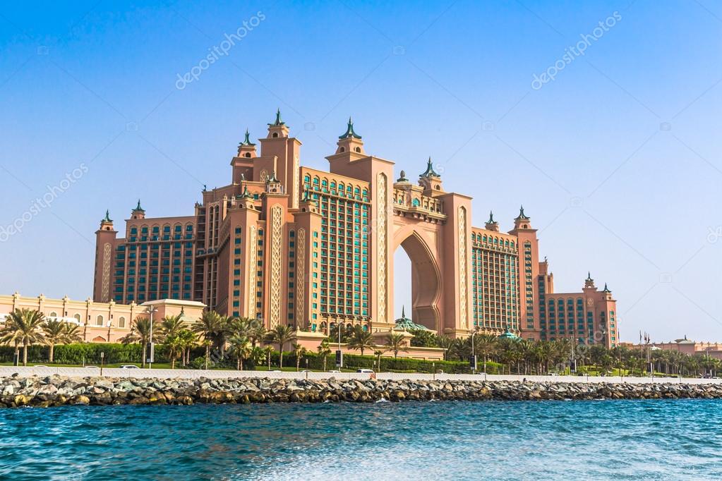 The Palm Hotel in Dubai – Stock Editorial Photo © bloodua #33842143