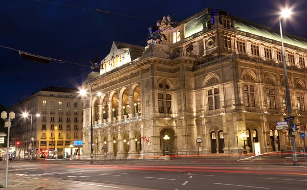 VIENNA, AUSTRIA - JUNE 9,2012. Vienna state opera at night, Vienna ...