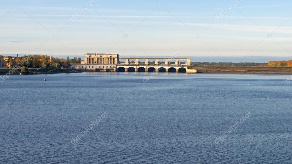 Uglich hydroelectric power plant on the Volga — Stock Photo © viknik ...