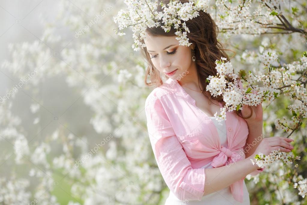 Sensual portrait of a spring woman — Stock Photo © golyak #43665927
