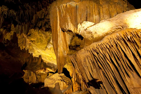 Pictures : limestone caves | Cave stalactites and stalagmites ...
