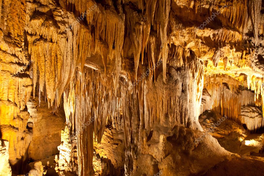 Stalactieten en stalagmieten formaties kalksteen grotten grot ...