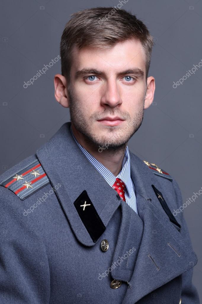 russischer Offizier — Stockfoto #13694380