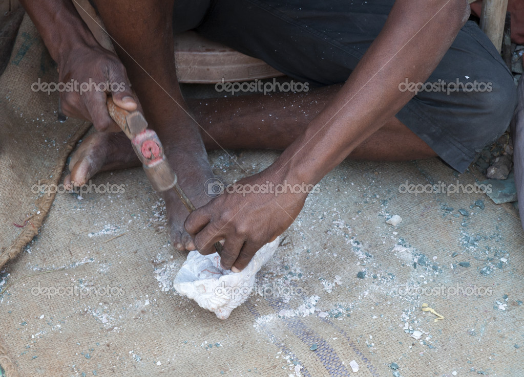 Man making Buddha statue — Free Stock Photo © nanka-photo #36518957