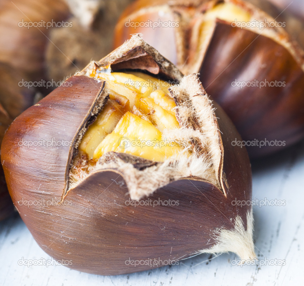 Delicious roasted chestnuts — Stock Photo © nanka-photo #39647699