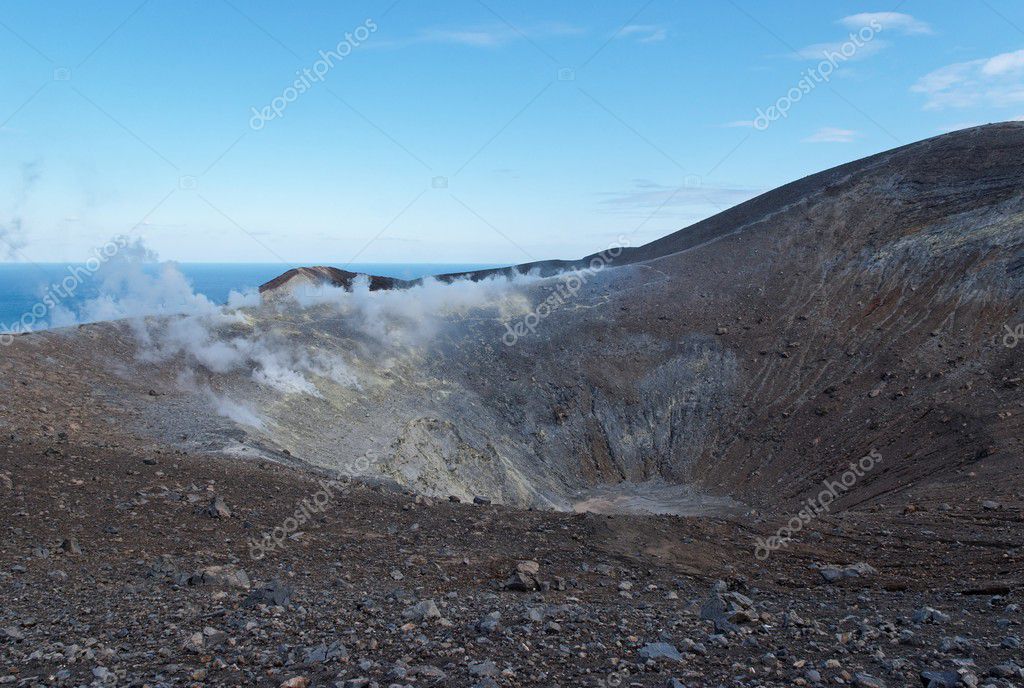 Grand (Fossa) crater of Vulcano island near Sicily, Italy — Stock Photo ... Grand (Fossa) crater of Vulcano island near Sicily, Italy — Stock Photo ...