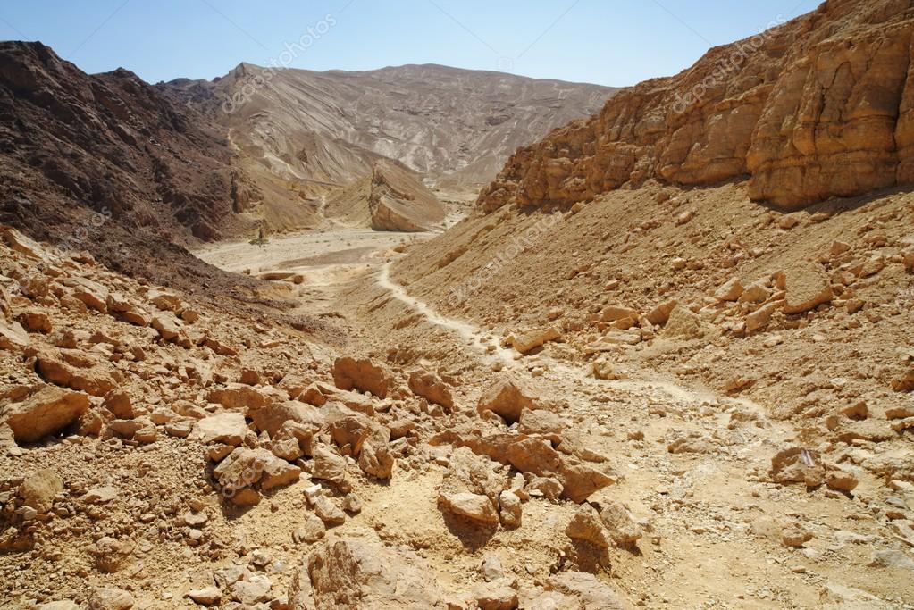 Scenic path descending into the desert valley, Israel — Stock Photo ...