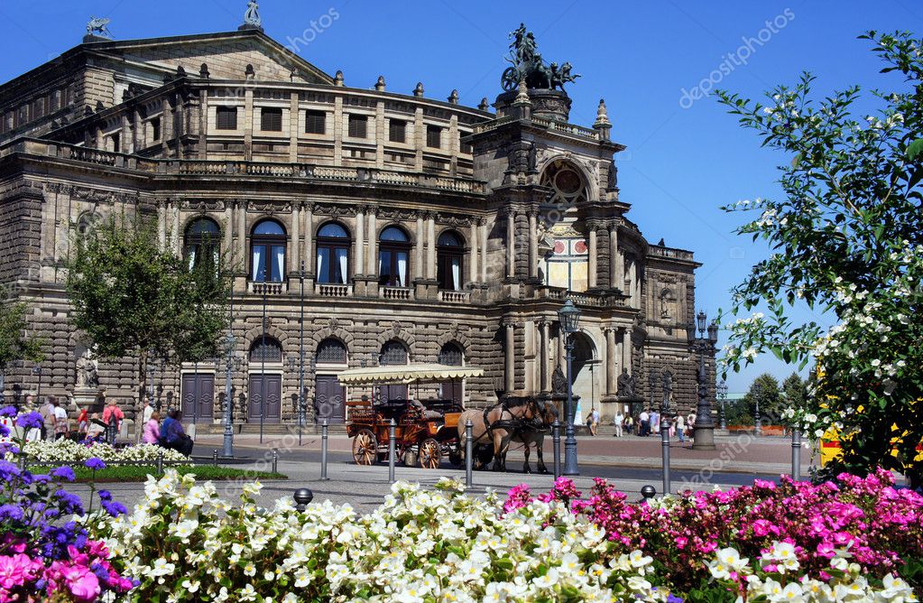 Semper Opera house and carriage with horses, Dresden, Germany ⬇ Stock ...