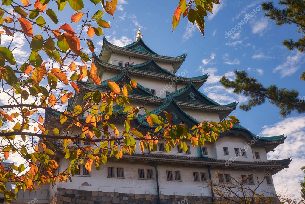 Los cinco pisos principal del castillo de Nagoya (Meijo), uno de los ...