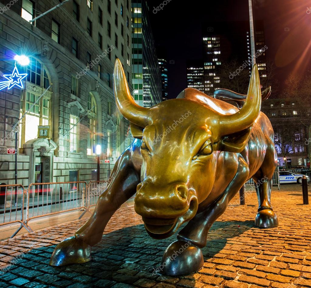 Famous bull statue near Wall Street – Stock Editorial Photo © Elnur ...