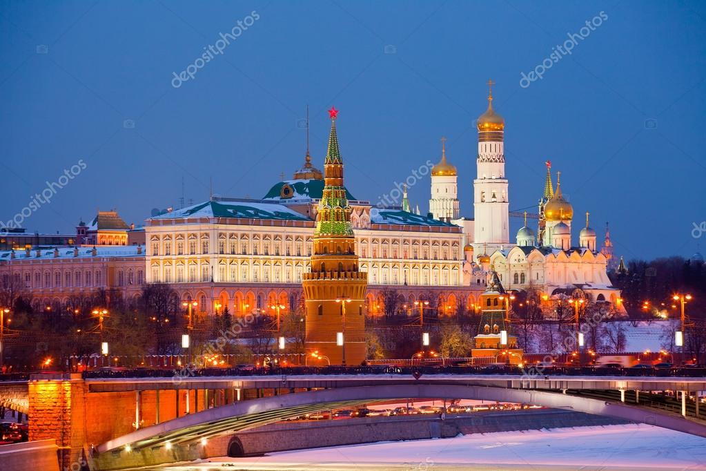Famous view of Moscow Kremlin – Stock Editorial Photo © kotomiti #12757861