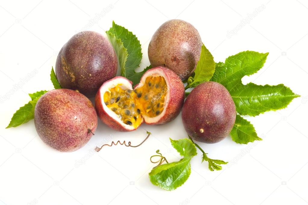 Fresh passion fruit with leaves — Stock Photo © grafnata #30164941