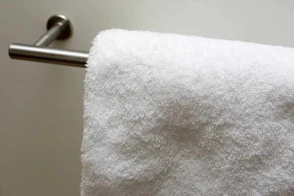 Toallas colgando fotos de stock, imágenes de Toallas colgando sin ...