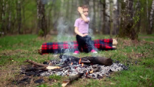 Little girl watch at bonfire burn, boy come and sit near — Stock Video ...