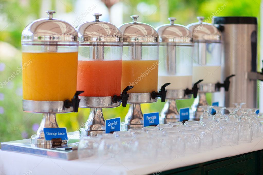 jugo en el restaurante buffet — Fotos de Stock © shalamov #22455165