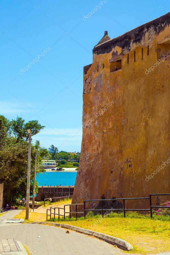 Fuerte Jesús - fortaleza con cinco bastiones. Bastión de esquina y ...