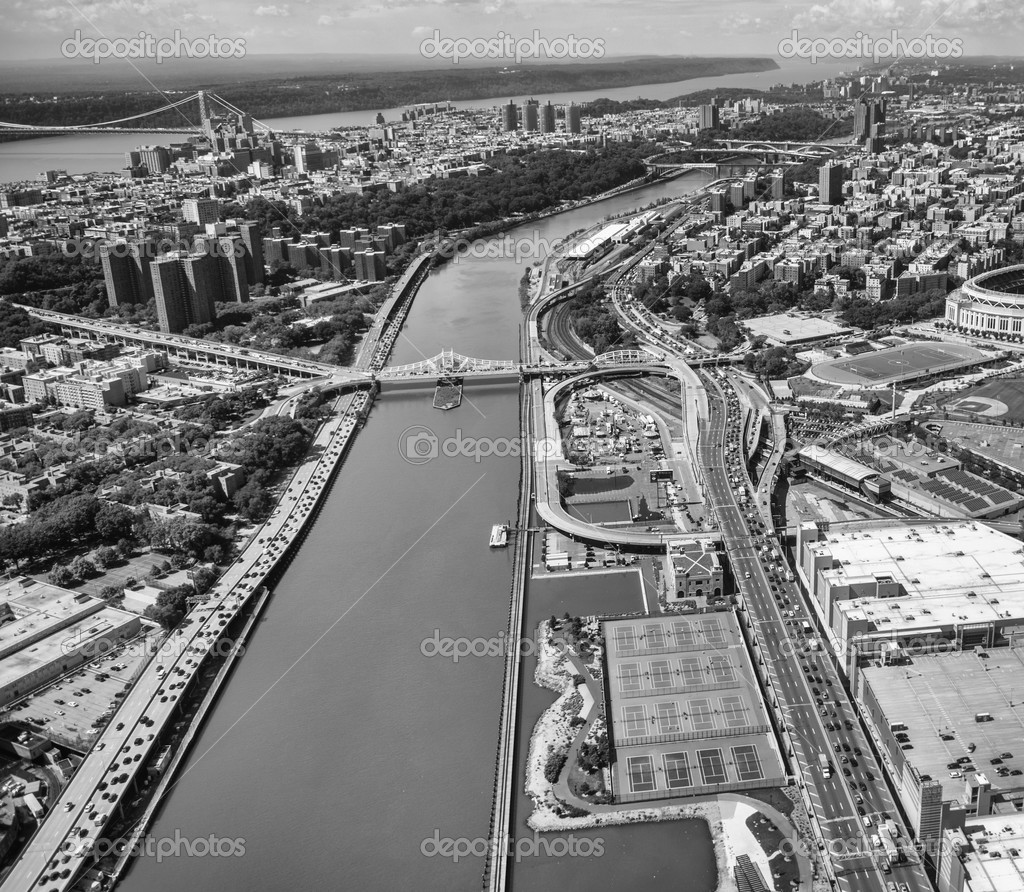 Macombs Dam Bridge and Washington Heights — Stock Photo © jovannig ...