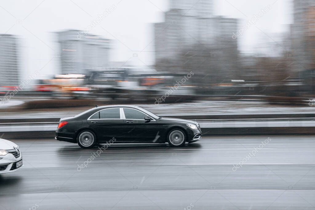 Ucrania, Kiev - 15 de enero de 2022: Mercedes-Benz Maybach S-Class ...
