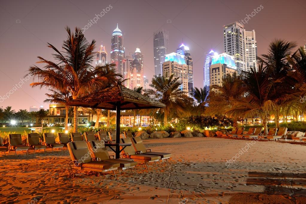 Beach night illumination of the luxury hotel, Dubai, UAE — Stock Photo ...