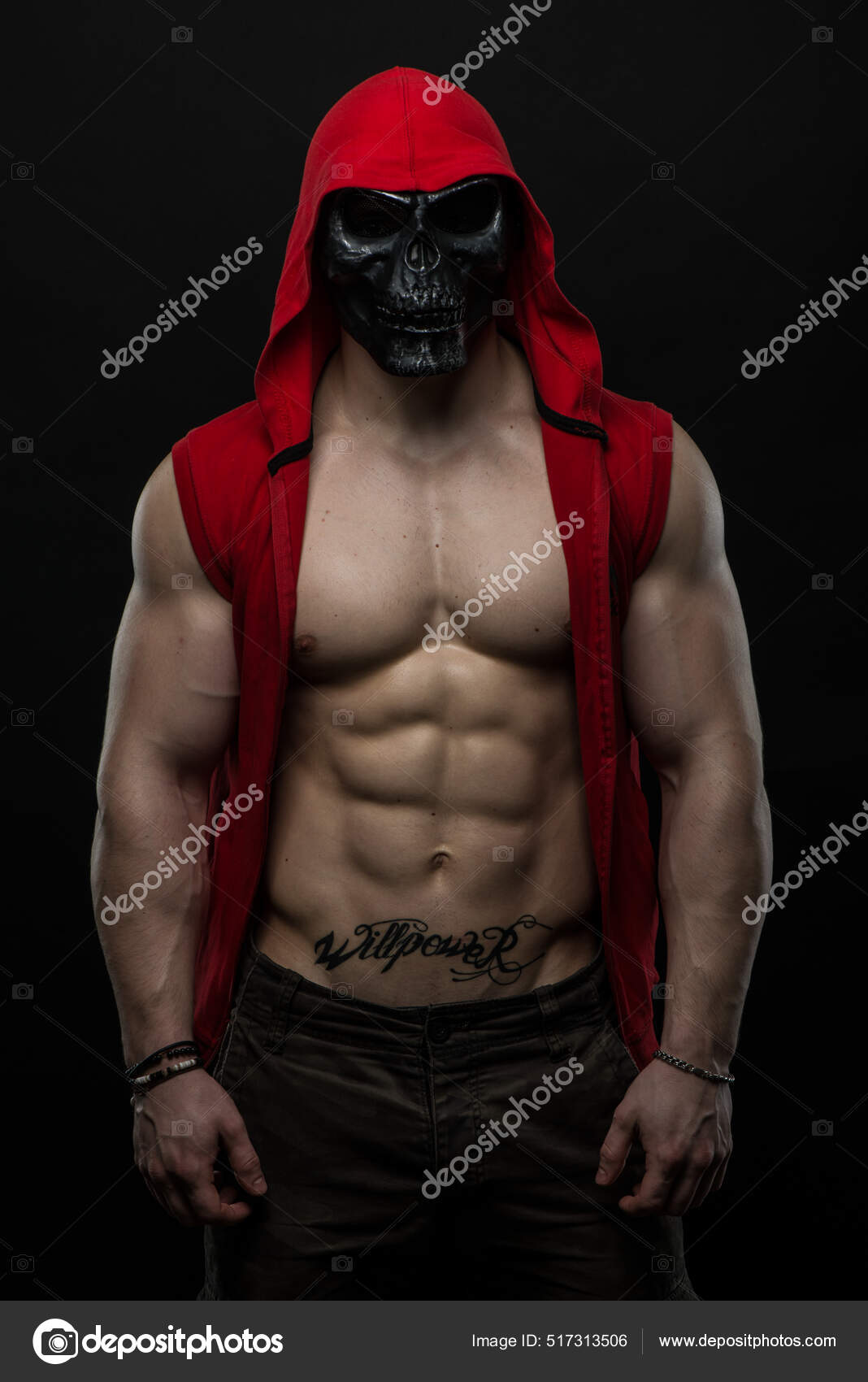 Bodybuilder Posing Skull Mask — Stock Photo © vishstudio #517313506
