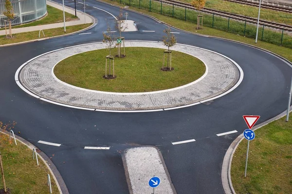 Panneau de signalisation rond point images libres de droit, photos de ...