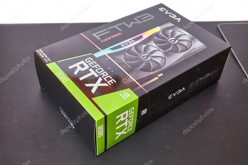 Budapest, Hungría - Circa 2020: Nvidia Geforce RTX 3090 Tarjeta gráfica realizada por EVGA en su ...