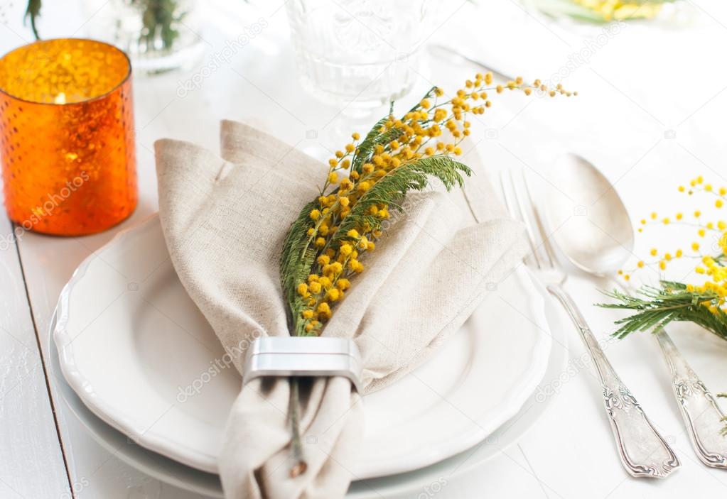 Primavera tavolo da pranzo festivo impostazione — Foto Stock © manera ... Primavera tavolo da pranzo festivo impostazione — Foto Stock © manera ...