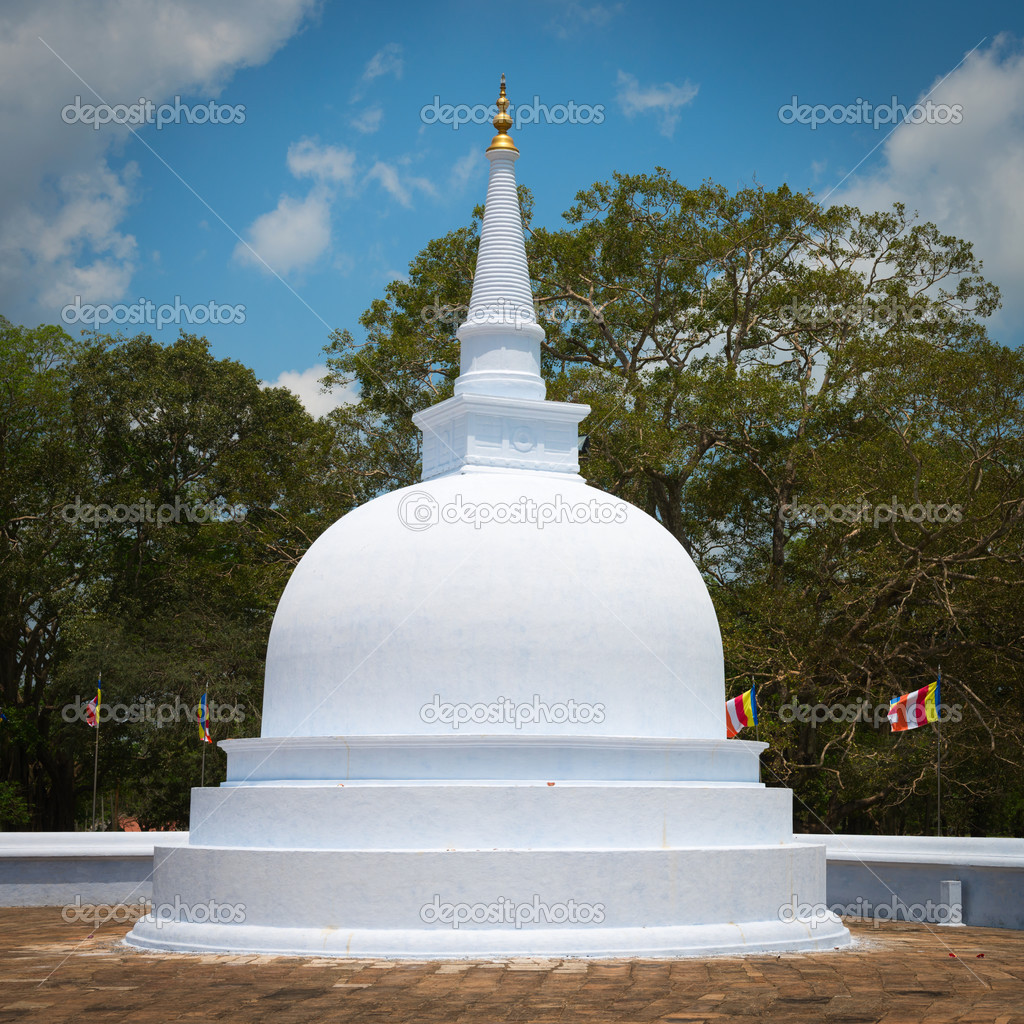 Small white stupa in Anuradhapura, Sri Lanka — Stock Photo © Iryna ...