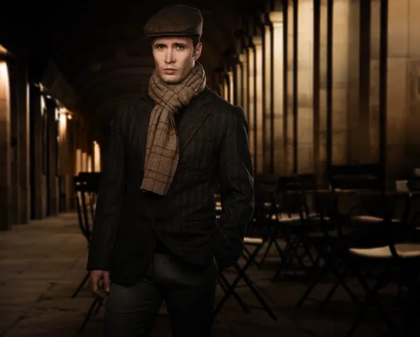 Fotos de Homem clássico, Imagens de Homem clássico sem royalties ...