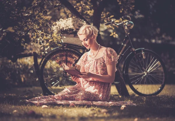 Vintage woman reading Stock Photos, Royalty Free Vintage woman reading ...