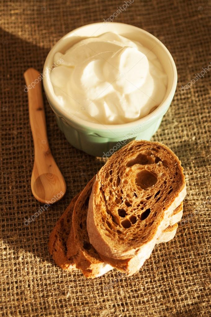 Mousse and bread Stock Photo by ©fxquadro 43080761