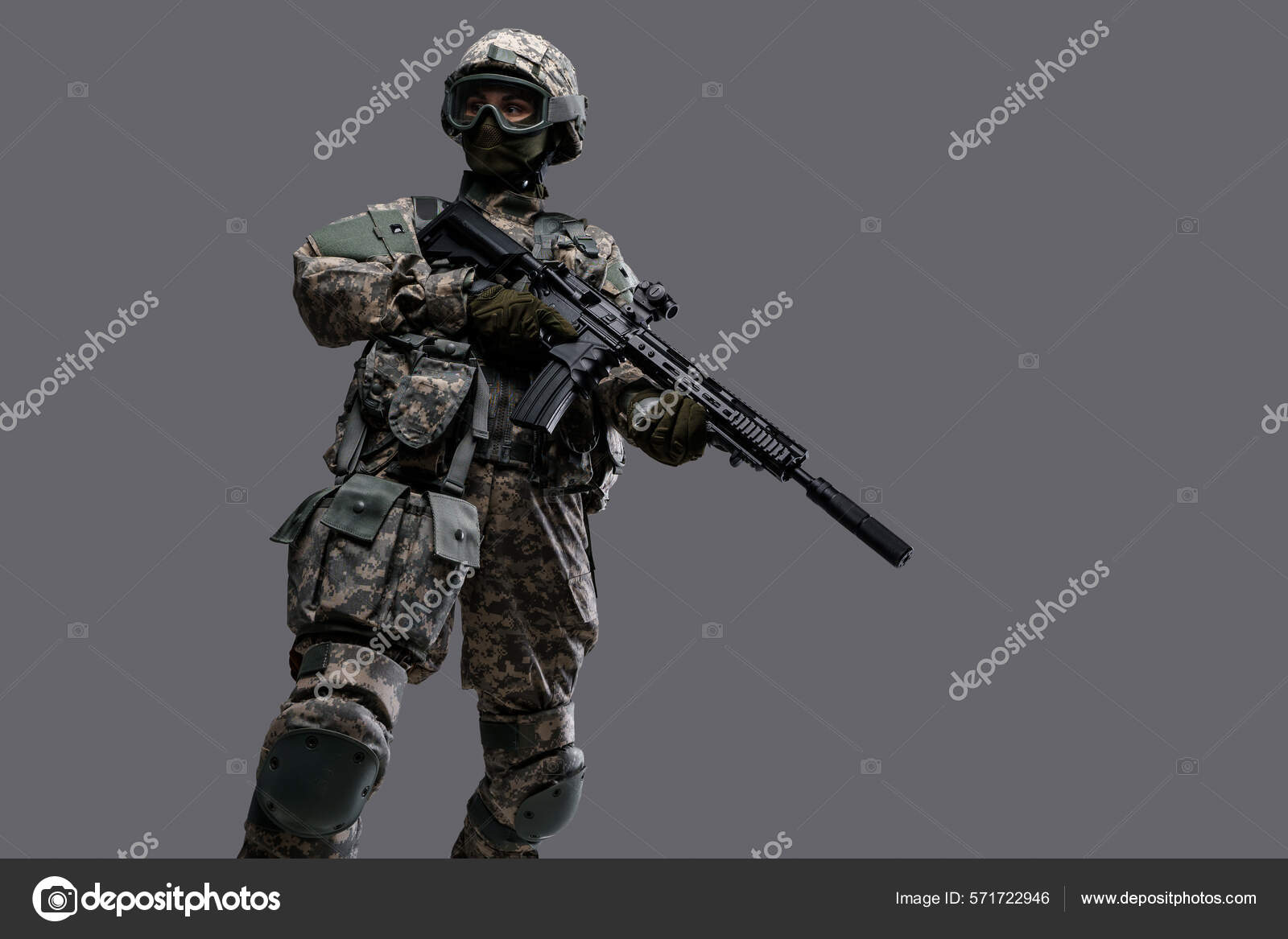 Special forces servicewoman holding rifle against grey background ...