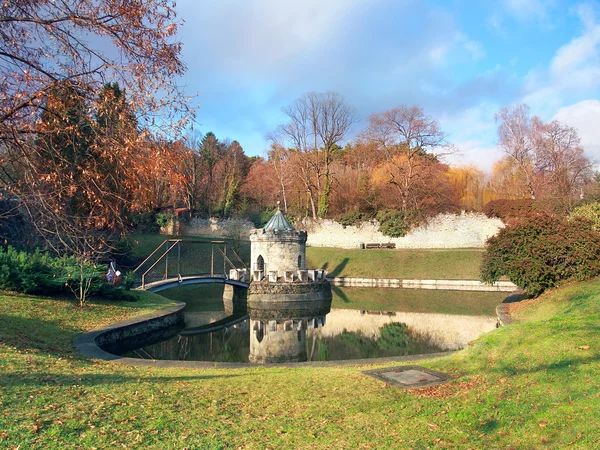 Bridge and rotunda at Bojnice castle, Slovakia — Stock Photo © jareso ...