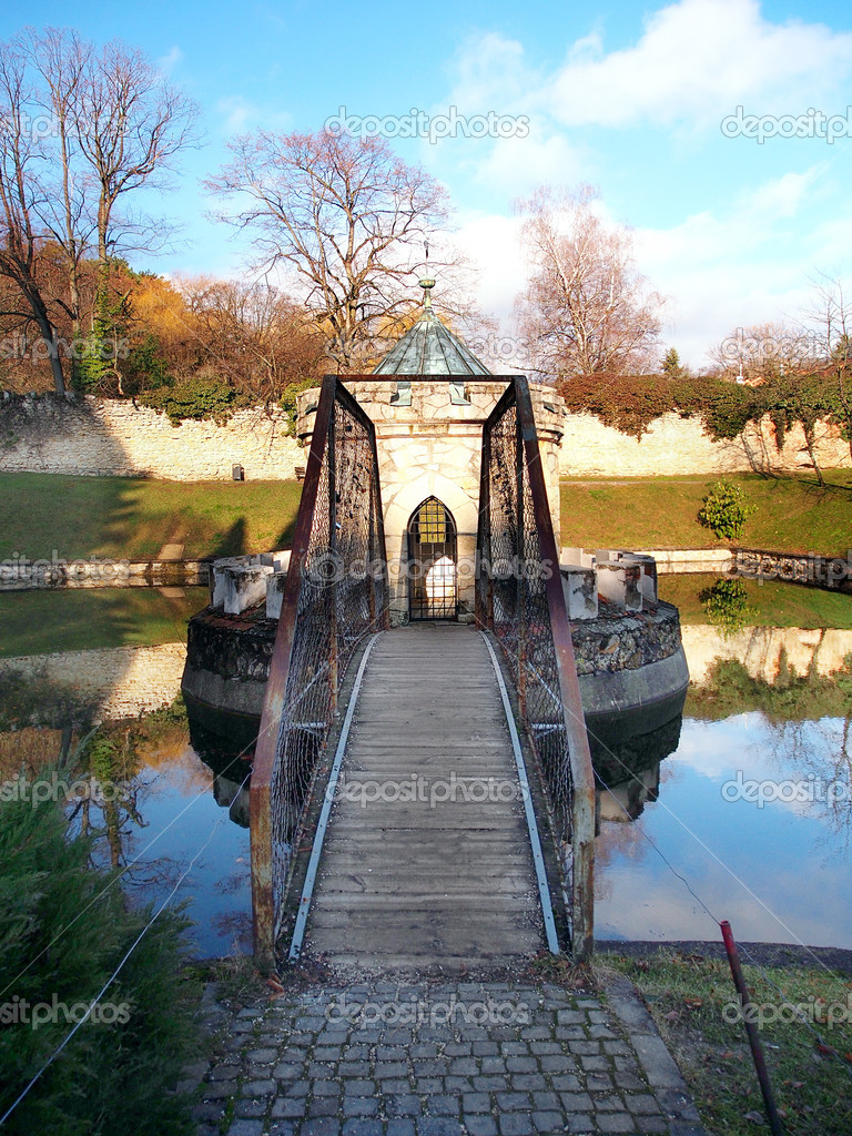 Bridge and rotunda at Bojnice castle, Slovakia — Stock Photo © jareso ...