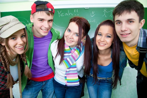 Adolescentes Unidos Fotos De Stock Imágenes De Adolescentes Unidos Sin