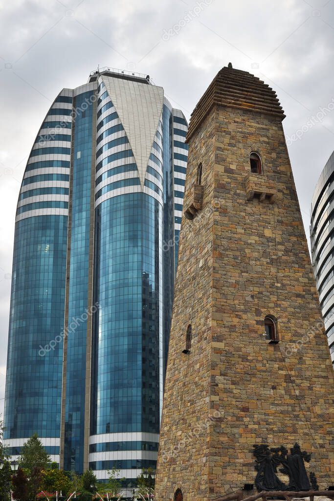 Grozny, Rusia - 13 de septiembre de 2021: Vista sobre los rascacielos y ...