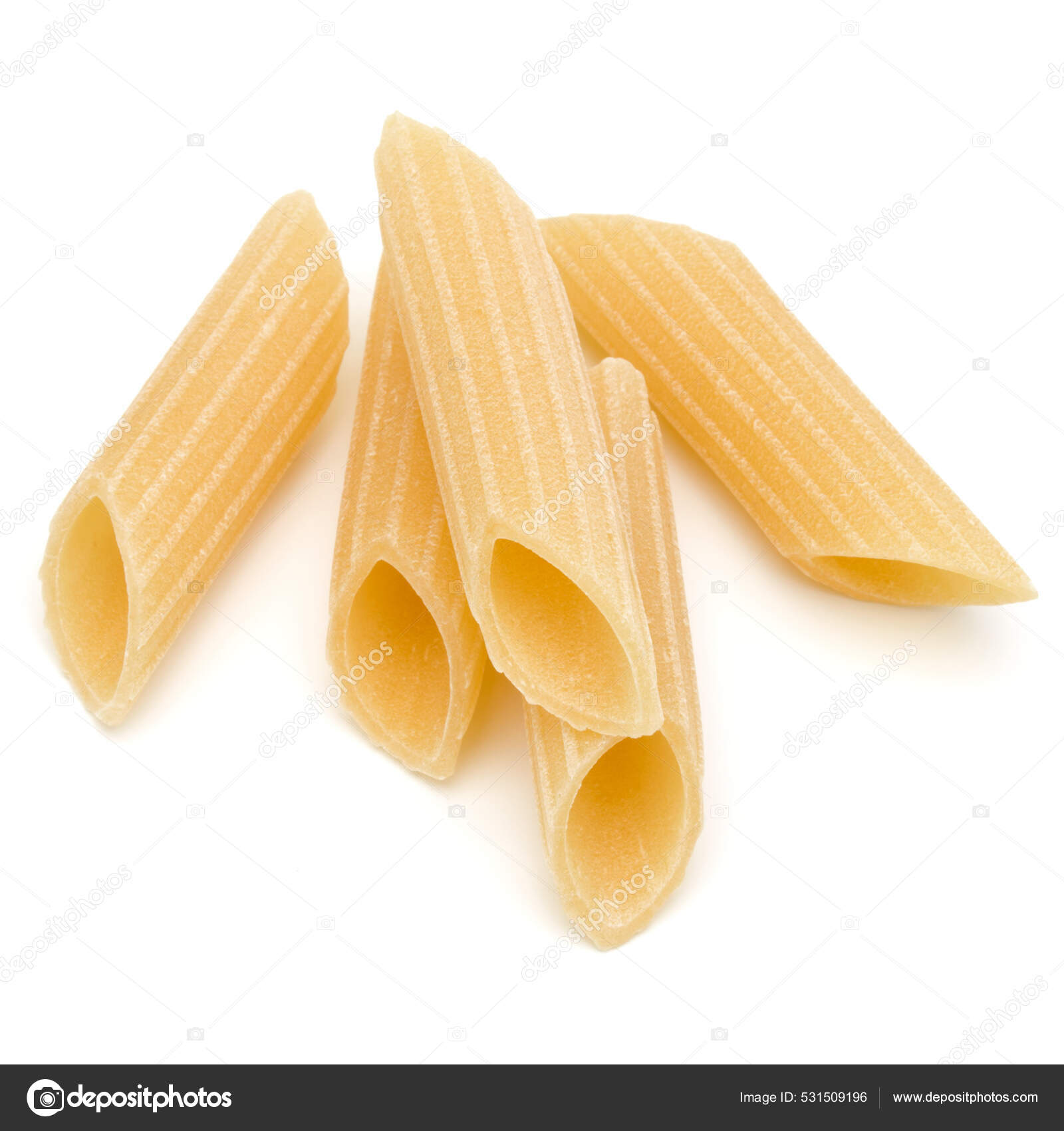 Pastas Italianas Aisladas Sobre Fondo Blanco Pennoni Penne Rigate ...