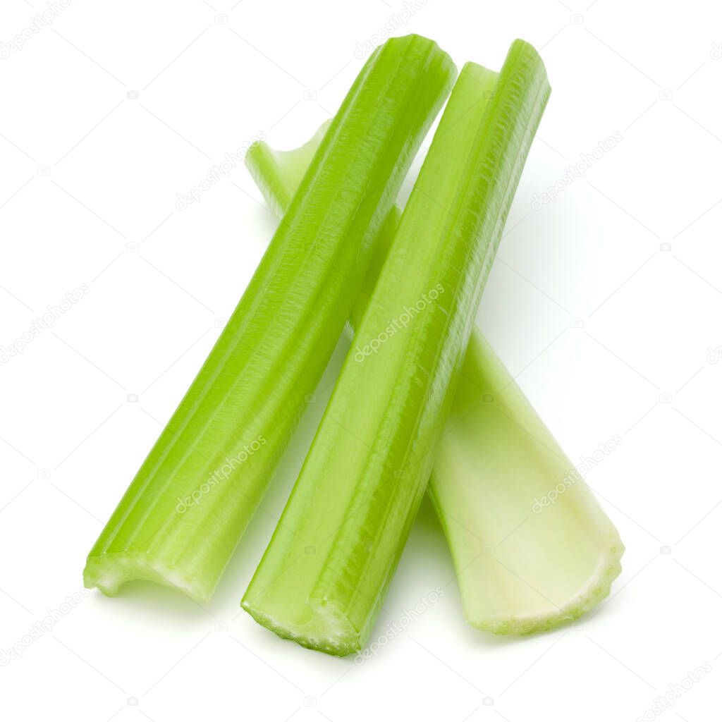Manojo de tallo de apio aislado om fondo blanco recortado. 2023