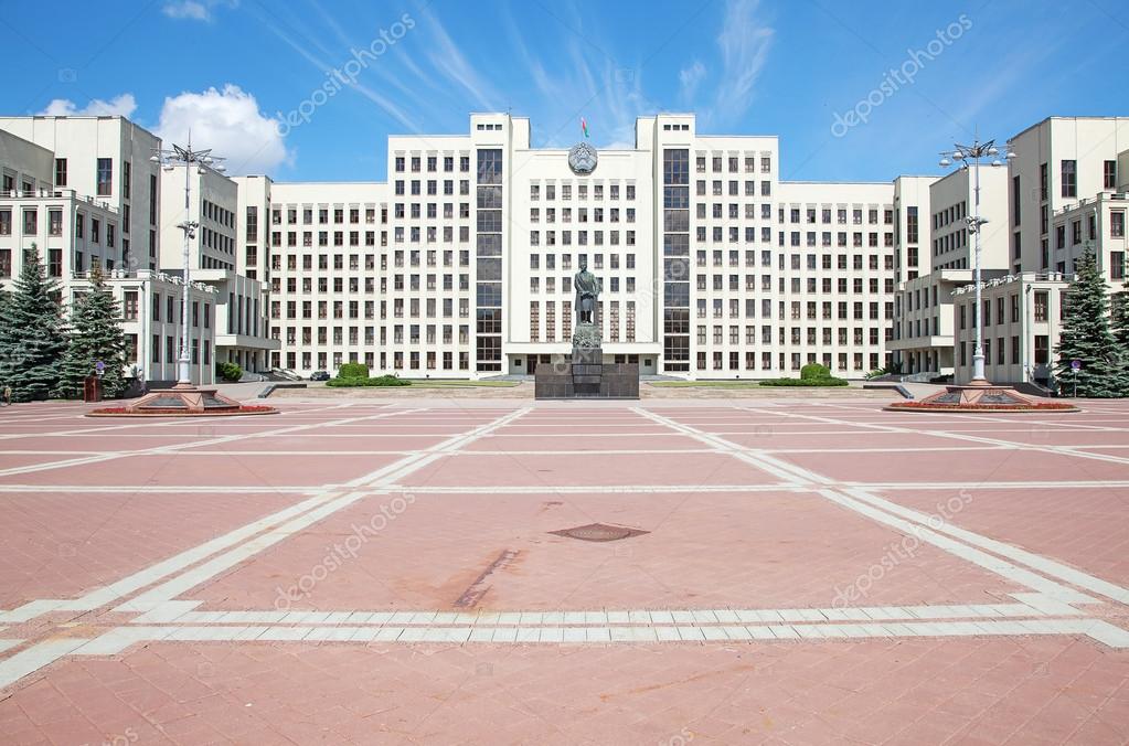 Edificio del Parlamento en Minsk. Belarús: fotografía de stock ...